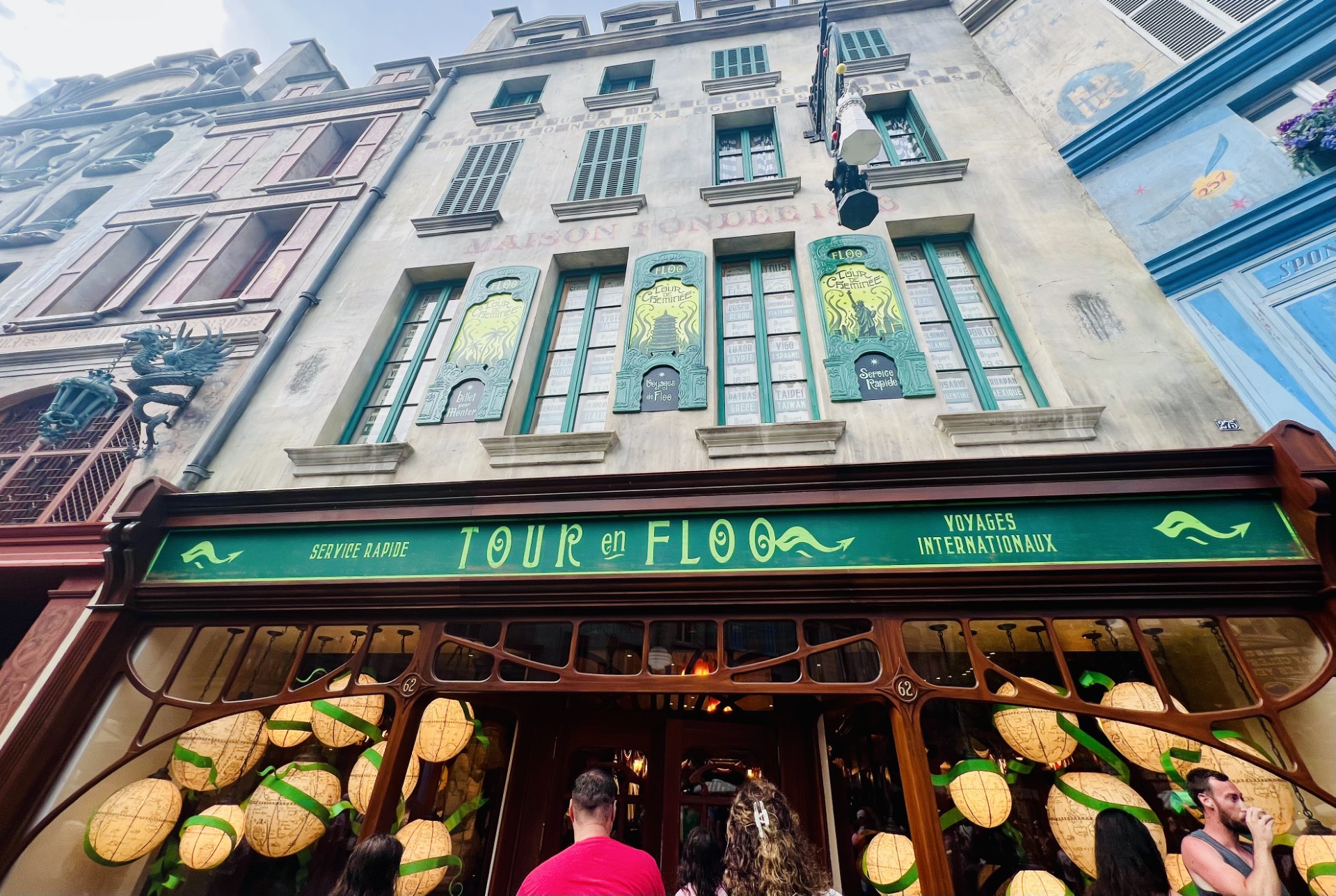 Tour en Floo Merch Inside the Ministry of Magic at Universal Epic Universe